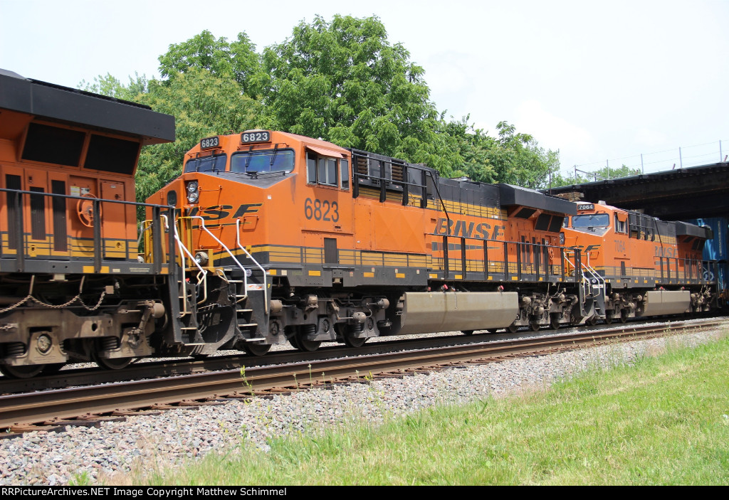 BNSF 6823